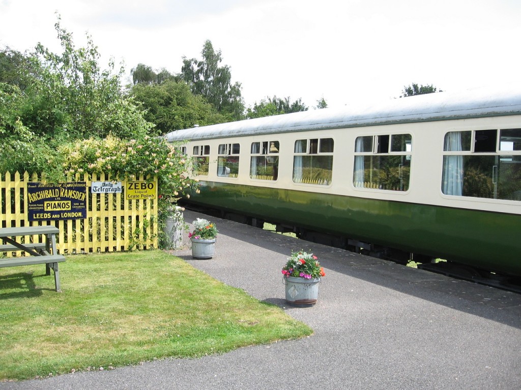 Carriages_040709_001 - Railway Station Cottages