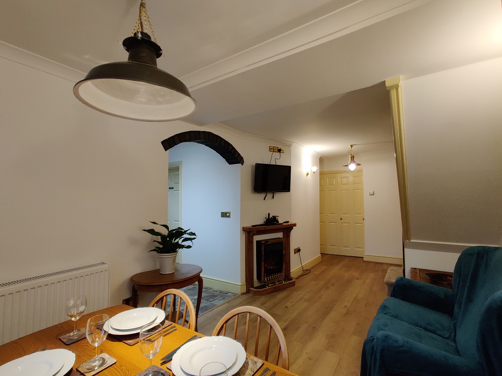 The Waiting Room - Stoke Edith Station - Railway Station Cottages